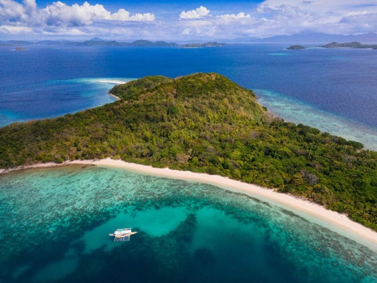 Backpacking The Philippines - The Definitive Travel Guide